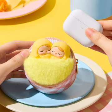 PUCKY Egg Beanie Series-Earphone Case - POP MART (Thailand)